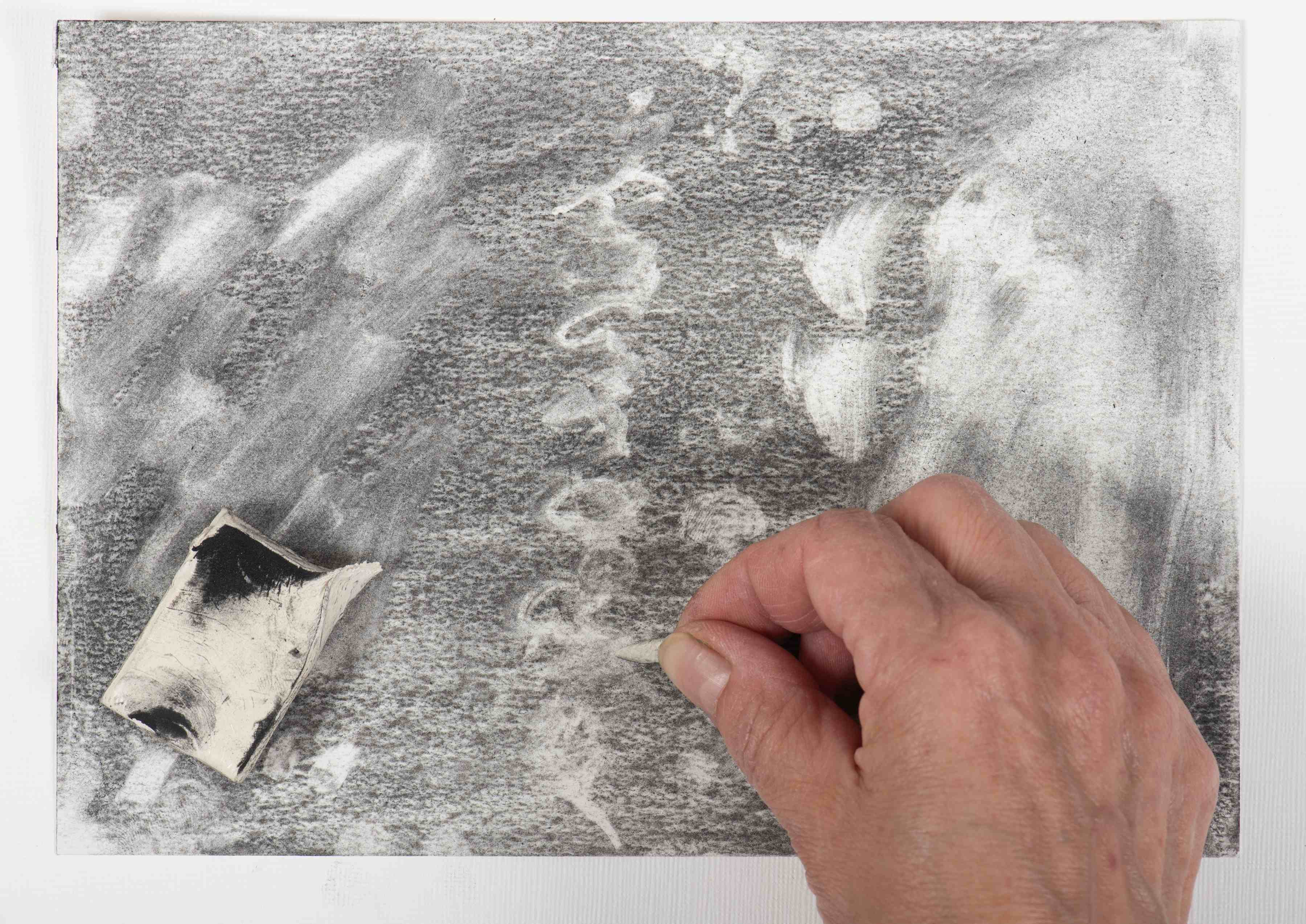 How to use a putty rubber as a drawing tool – Winsor & Newton EU