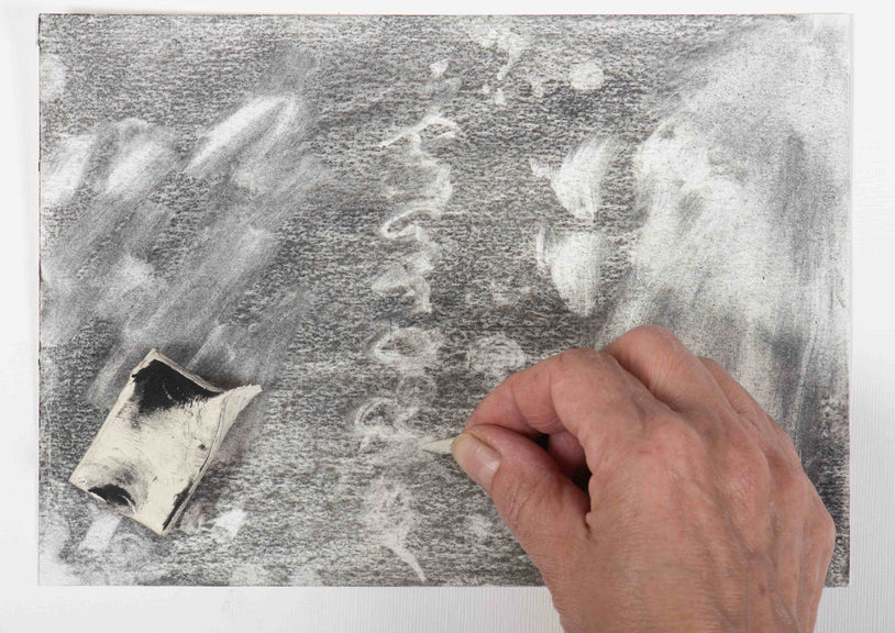 How to use a putty rubber as a drawing tool – Winsor & Newton EU